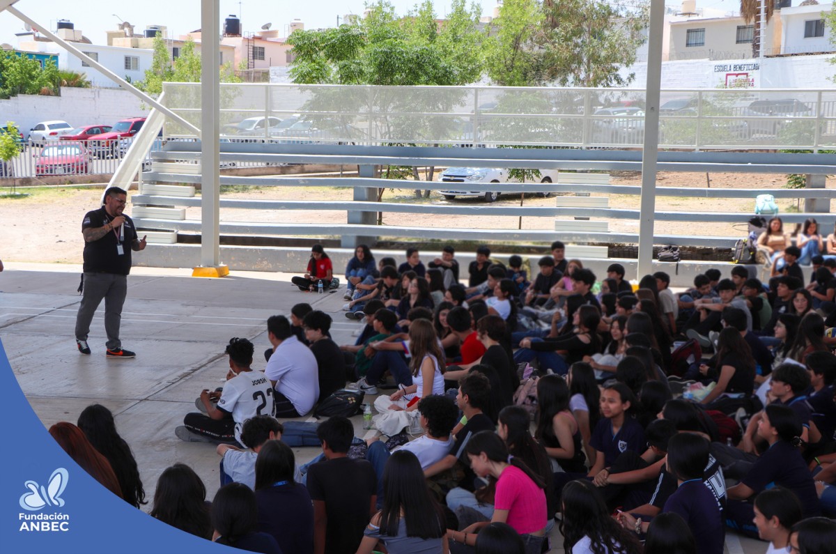 Pláticas en la Secundaria Técnica 46 cargo de Accel Martínez | GRUPO ANBEC